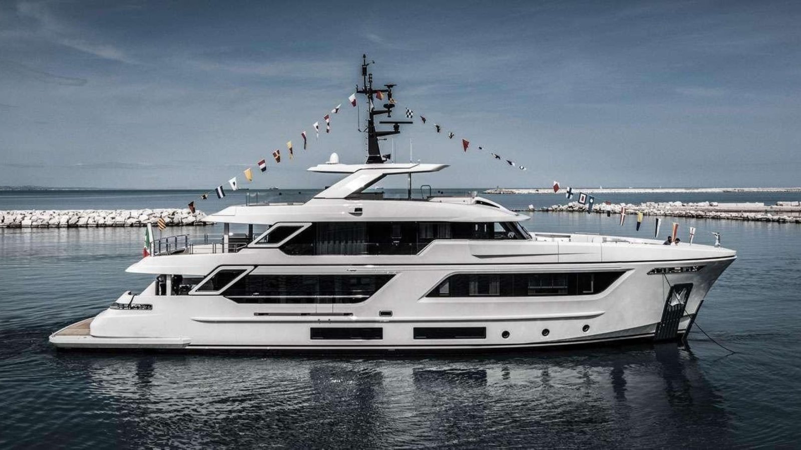 Top Displacement Yachts for Long-Distance Cruising